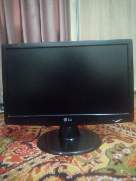 Kompyuter monitor lg 19