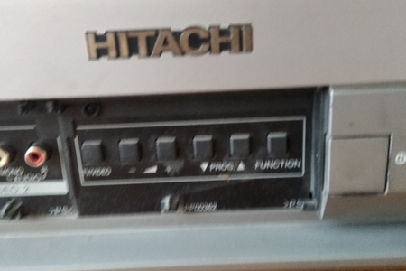 Продается телевизор Hitachi,требуется ремонт..