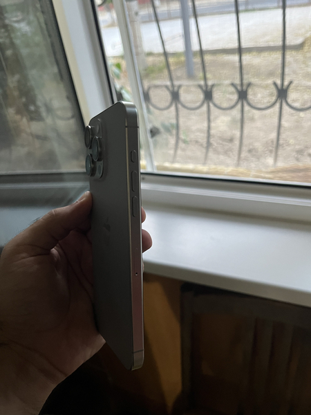iPhone 15 Pro Max 256 Natural Titanium акб 93%