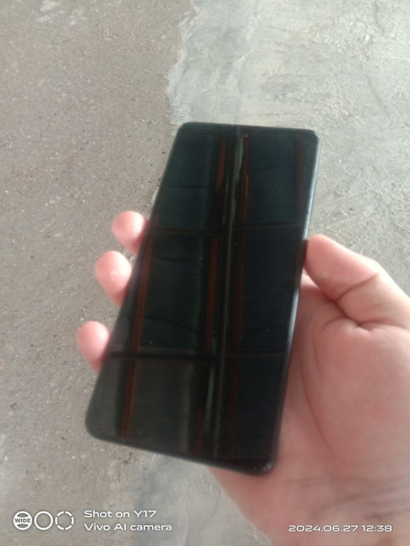 A51 128 GB ekran alishgan orginaliga norm tel 750 qiberaman srochna