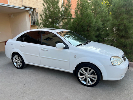 Avtomobil Lacetti