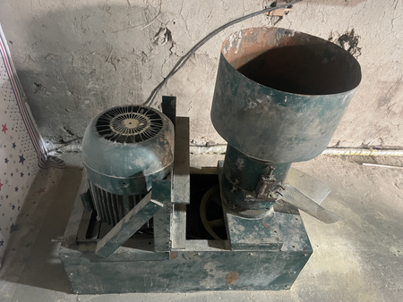 Granulyator 22 kv soatiga 500 kg yem ishlab chiqaradi