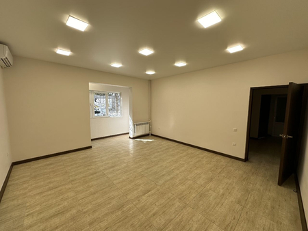 ‼️Сдаётся евро офис‼️ Первая линия ул Себзар М. Гафур Гуляма. 167м²