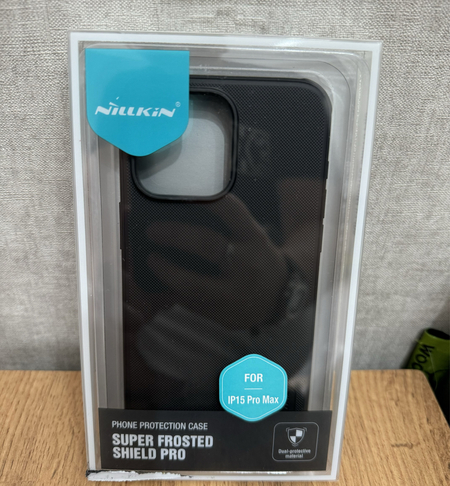 Продаются 3 новых чехла на 15 pro max (Nillkin)