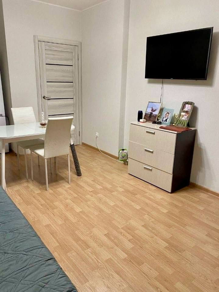 сдам срочно квартиру на рисовом 2х комнатная 300$