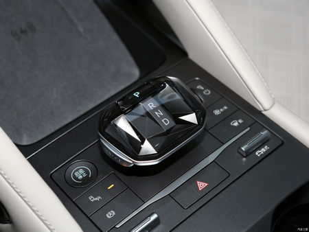 BYD YUAN UP Dm Gold Motors  electro car