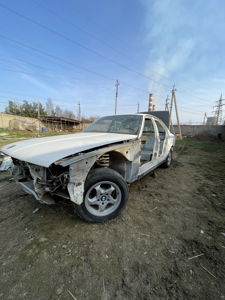 Bmw E34-E30 запчасти продается!