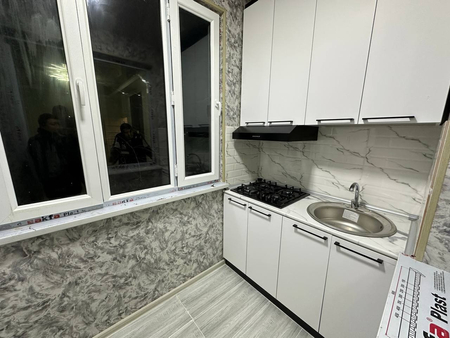 Srochna 2 xonalik kvartira sotiladi