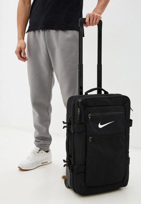 Продается спортивный чемодан Nike