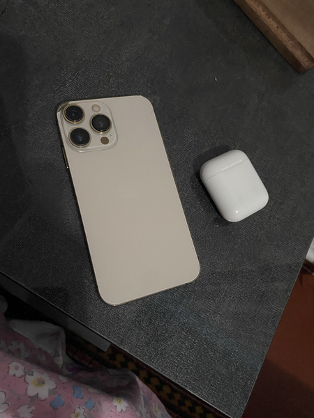 Iphone XR , корпус 13 pro gold, airpods pro оригинал сотилади