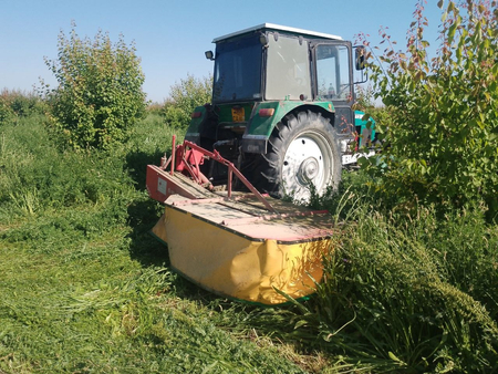 Traktor T-28. Malumot tel orqali gaplashiladi