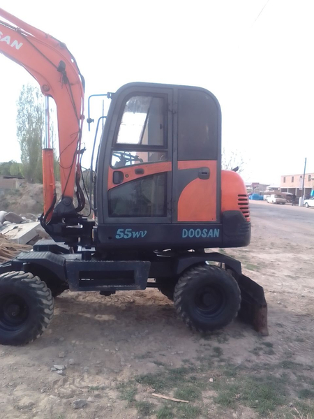 Экскаватр Doosan Ekskavatr