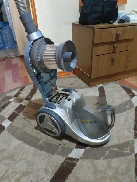 Продается пылесос electrolux 1800 w