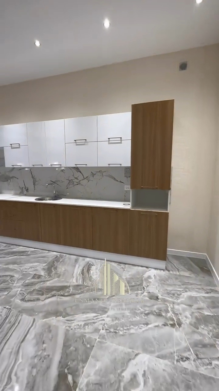 Продам кухонную мебель в комплекте с мойкой
