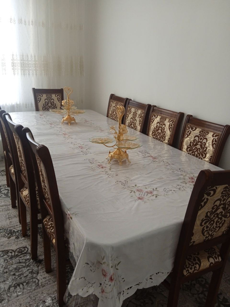 Стол со стульями