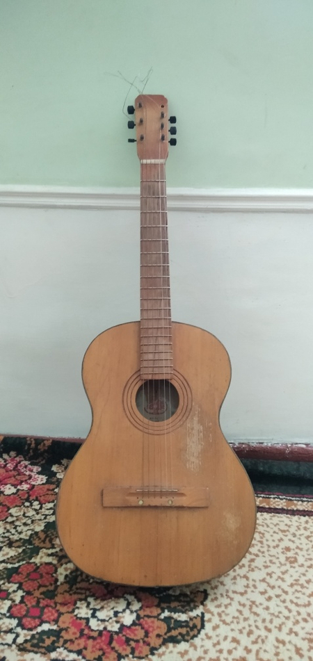 Gitara sifatli yaxshi holatda