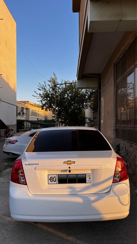 Oq Gentra sotadi