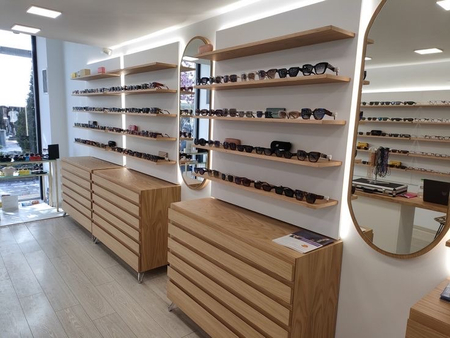 Optika do’konlari uchun mebellar zakazga