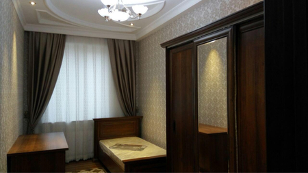 Продается Трехкомнатная квартира возле Метро Беруний