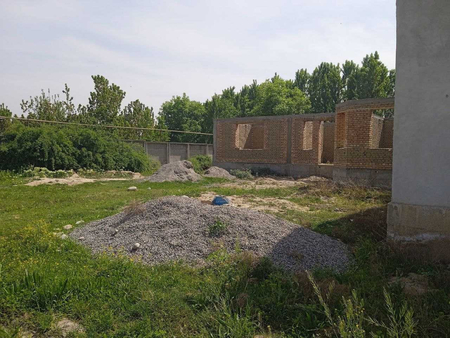 6 sotix uchastka sotiladi