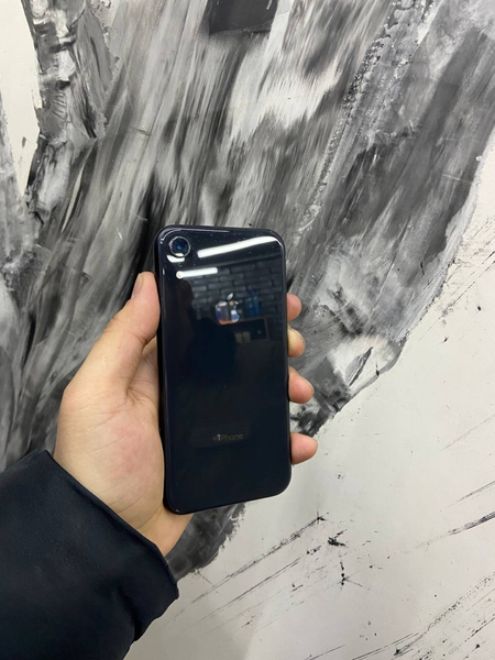 IphoneXR rangi qora
