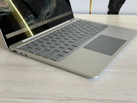 Surface Loptop Go 2