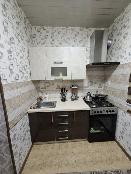 Юнусабад 18 квартал 2/1/4  1та киз 100 у.е.