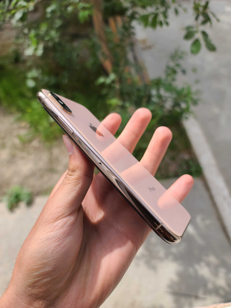 Iphone Xs 256gb aybi yo'q yomkost 75 sotiladi