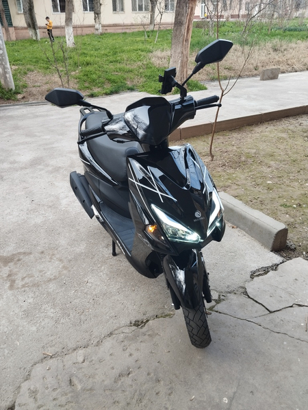Skuter sotiladi salon yengi