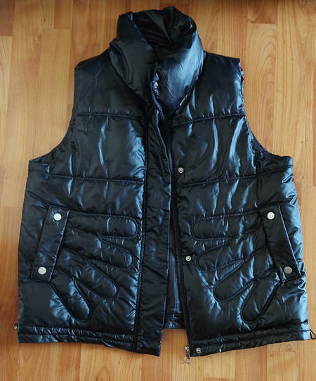 Продам куртки и безрукавку 44-48