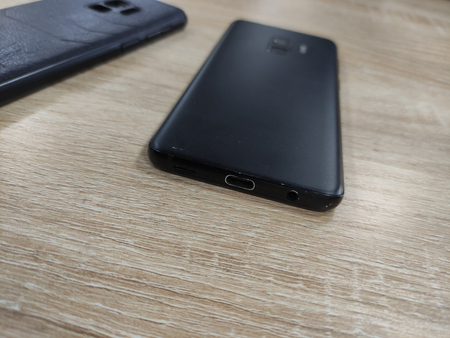 Samsung S9 (64 gb)