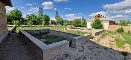 Uchastka sotiladi