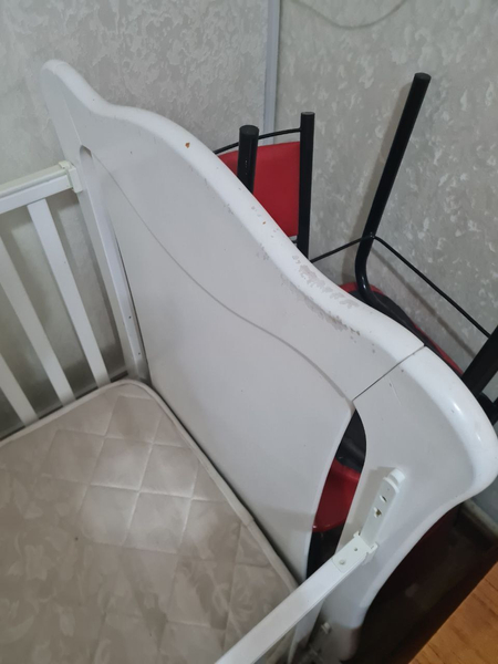 Срочно продам детскую кроватку с матрасом