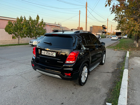 Assalomu aleykum. Tracker 1 2019 yil, qora rangda sotiladi.