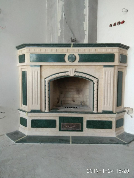 Кладка барбекю, камина из кирпича. Установка мраморных столешниц.