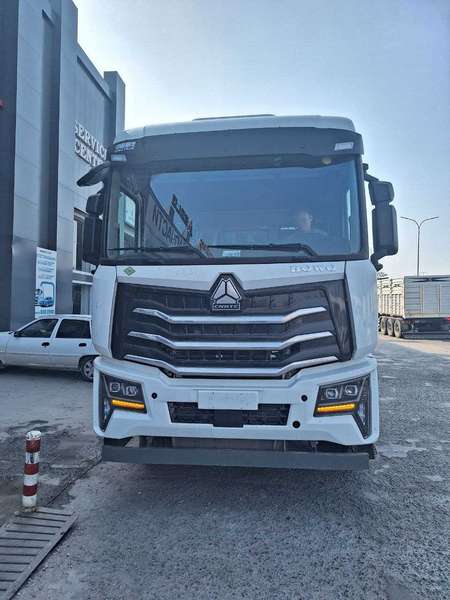 Седельный тягач Howo-Max 460 6x4 CNG (рессорная подвеска)  Оиент Озод
