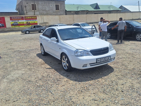 Lacetti 1.8 сотилади