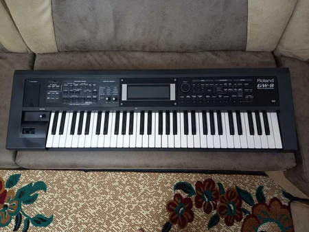 ПРОДАМ Синтезатор Roland GW-8 (Рабочая станция). Состояние ОТЛИЧНОЕ.