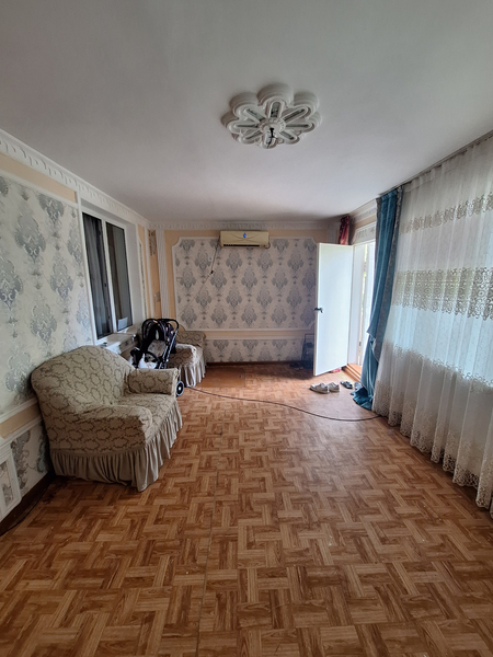 Феруза продаётся квартира 3/1/4 можно сделать под нежилое