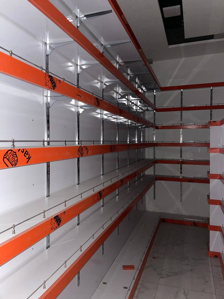 Полка новая для продуктового магазина