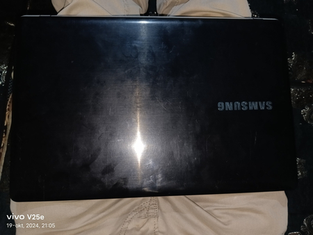 Noutbuk sotiladi Samsung
