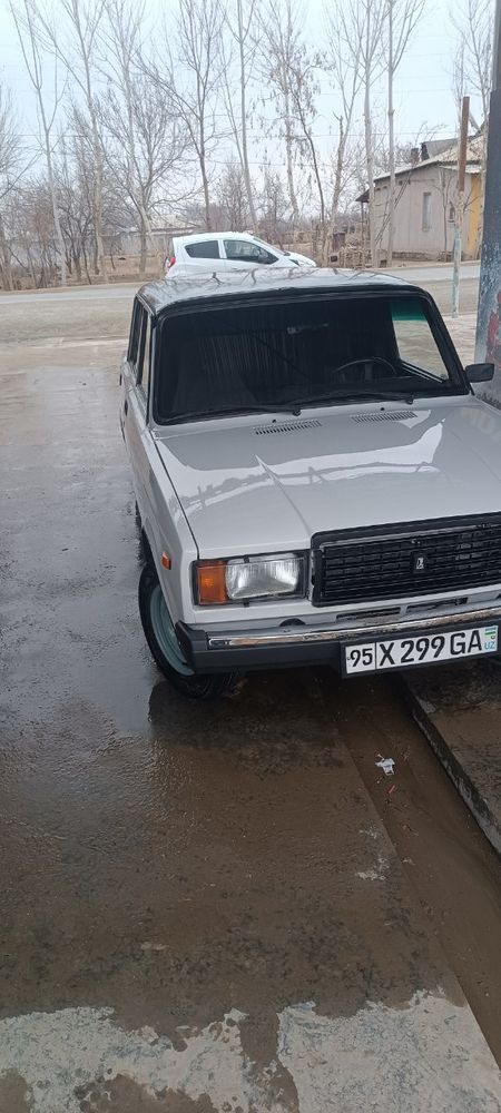 Lada 2107 sotiladi