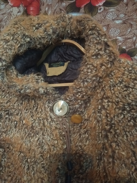 Продается,полушубок, размер 52, очень красивый ,теплый, женский