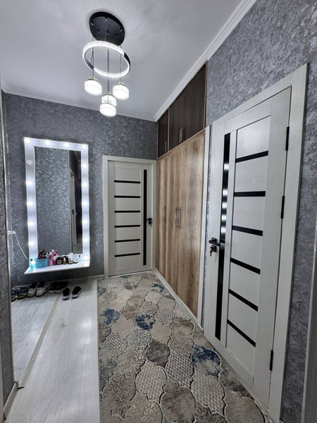Продаётся 2х-комнатная на Бектемире.  Ор-р: РОВД