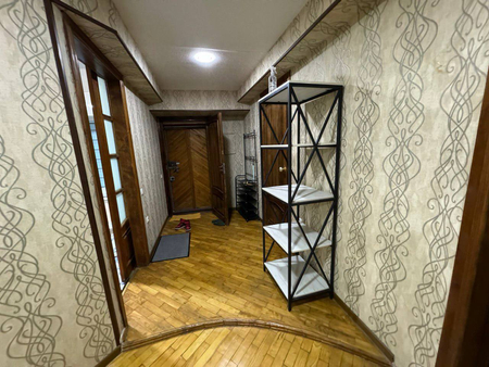 Продается 3-комнатная квартира в районе Ц1, Мирзо-Улугбек