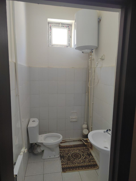 Продается коттедж, 6 соток,4 комнаты напротив Муаттар тонг, город Буха
