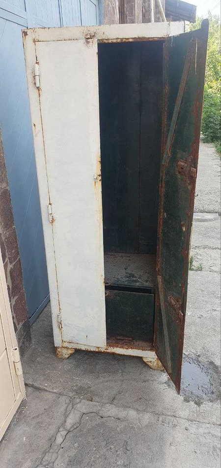 продаётса сейф железны и псочны