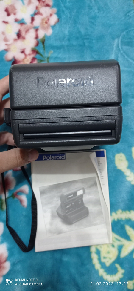 Polaroid foto oparat sotiladi