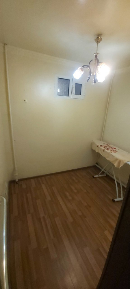 Срочно продается кирпичный квартира 3*4 на 1 этаже 4 этажного дома