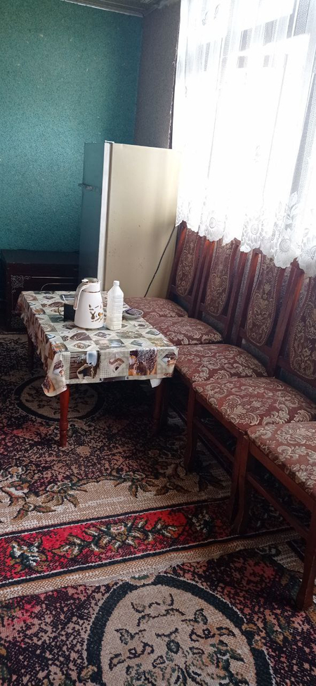 Ijaraga uy 2 xona abstanovkasi bilan yol yuzida 4 etaj dom 3chi etajid